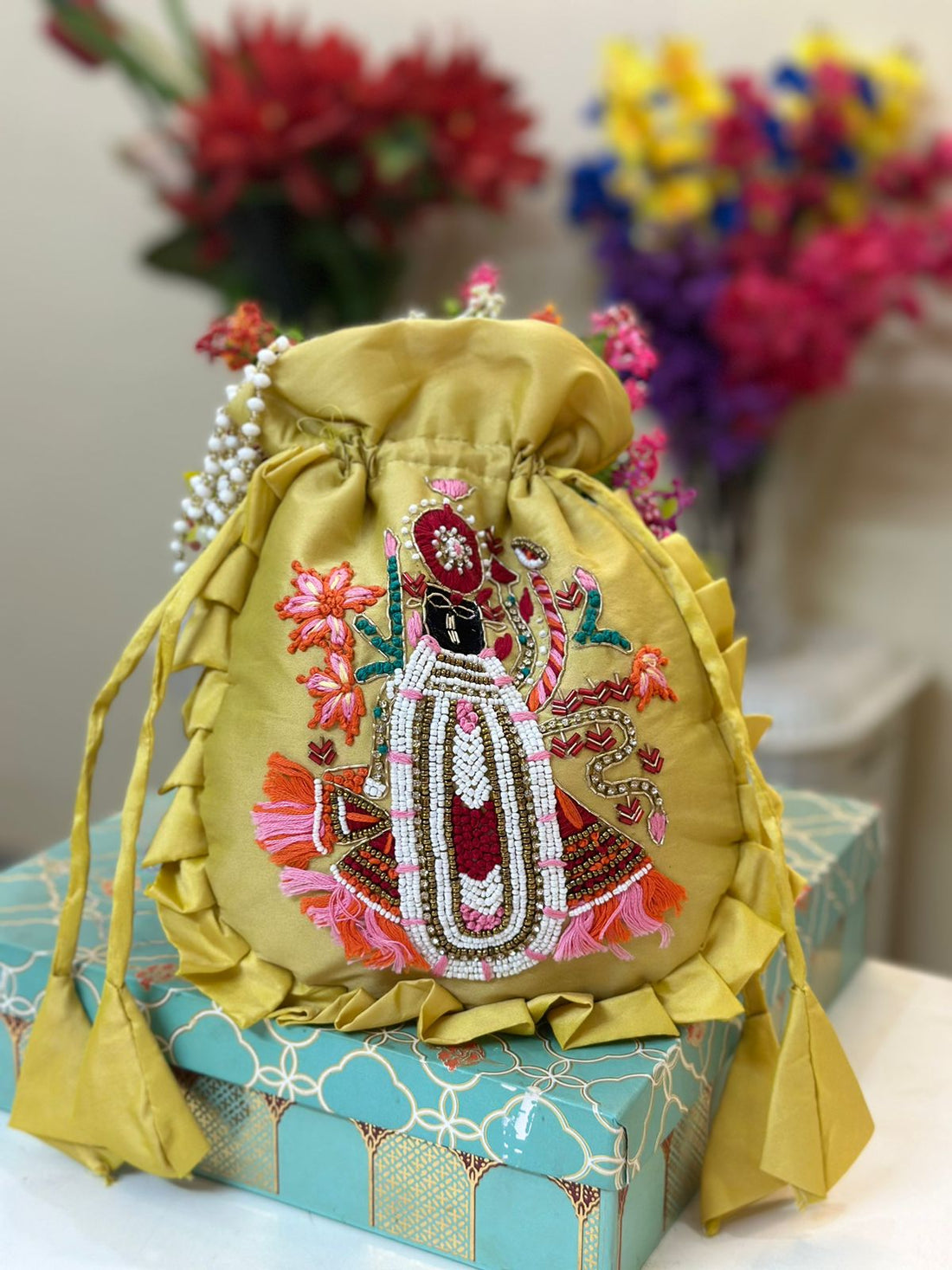Dwarkadhish Potli 6001 – Hand-Embroidered Wedding Potli | Perfect Cutt